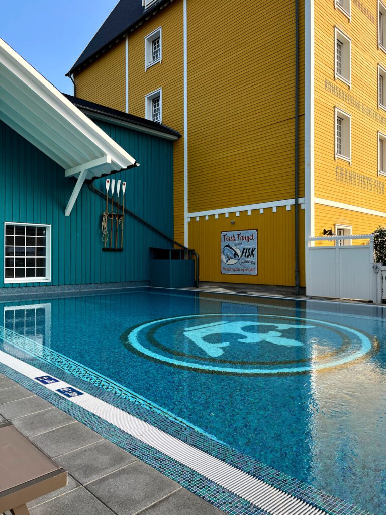 Hotel Krønasår: Poolbereich - freizeitparkstories