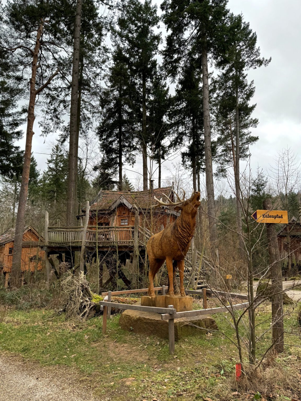 Natur-Resort Tripsdrill: Übernachten im Baumhaus - freizeitparkstories