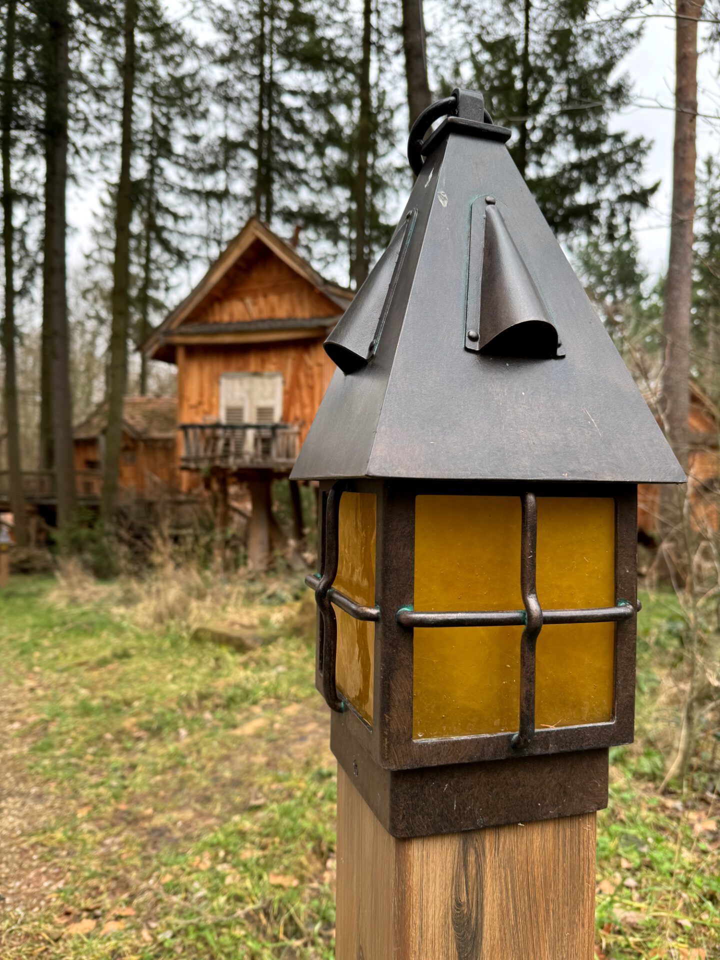 Natur-Resort Tripsdrill: Übernachten im Baumhaus - freizeitparkstories